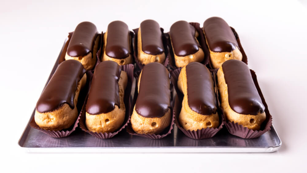 Czym jest ekler i dlaczego jest tak pyszny? | Cukiernia Sowa