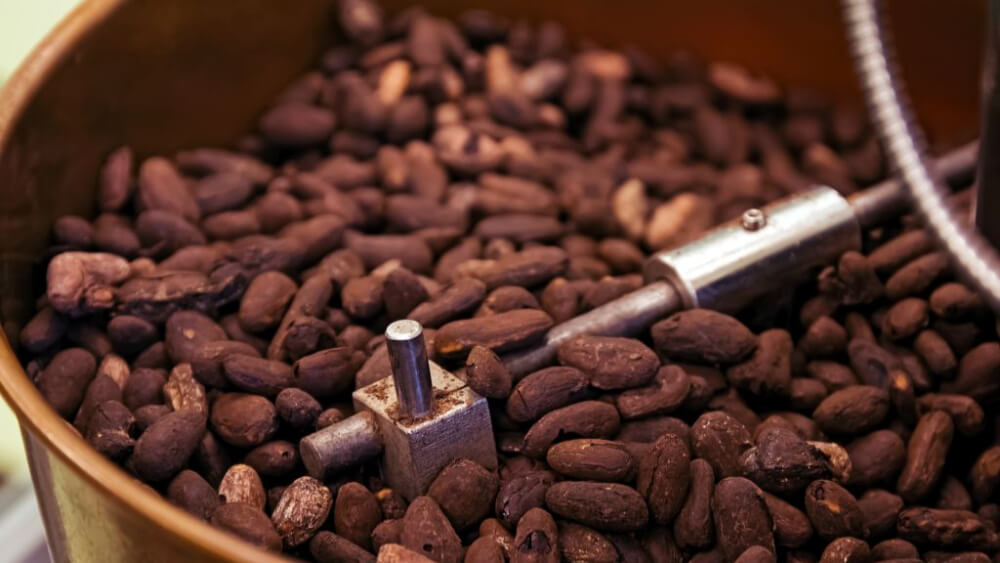 Jak powstaje czekolada? Poznaj proces produkcji czekolady! | Cukiernia Sowa Jak powstaje czekolada? Poznaj proces produkcji czekolady! | Cukiernia Sowa